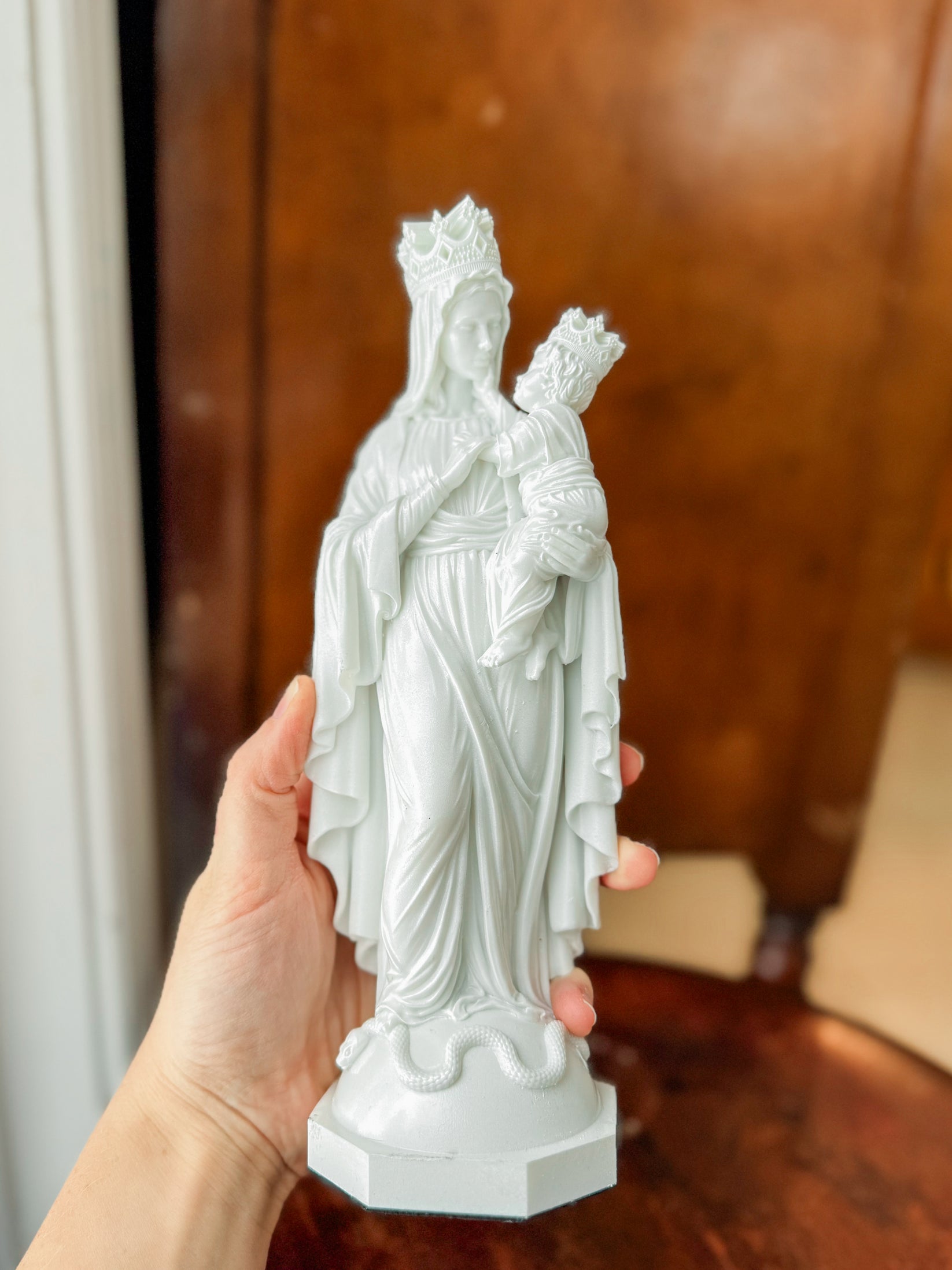 Regina Caeli Statue – Catholic Made Goods