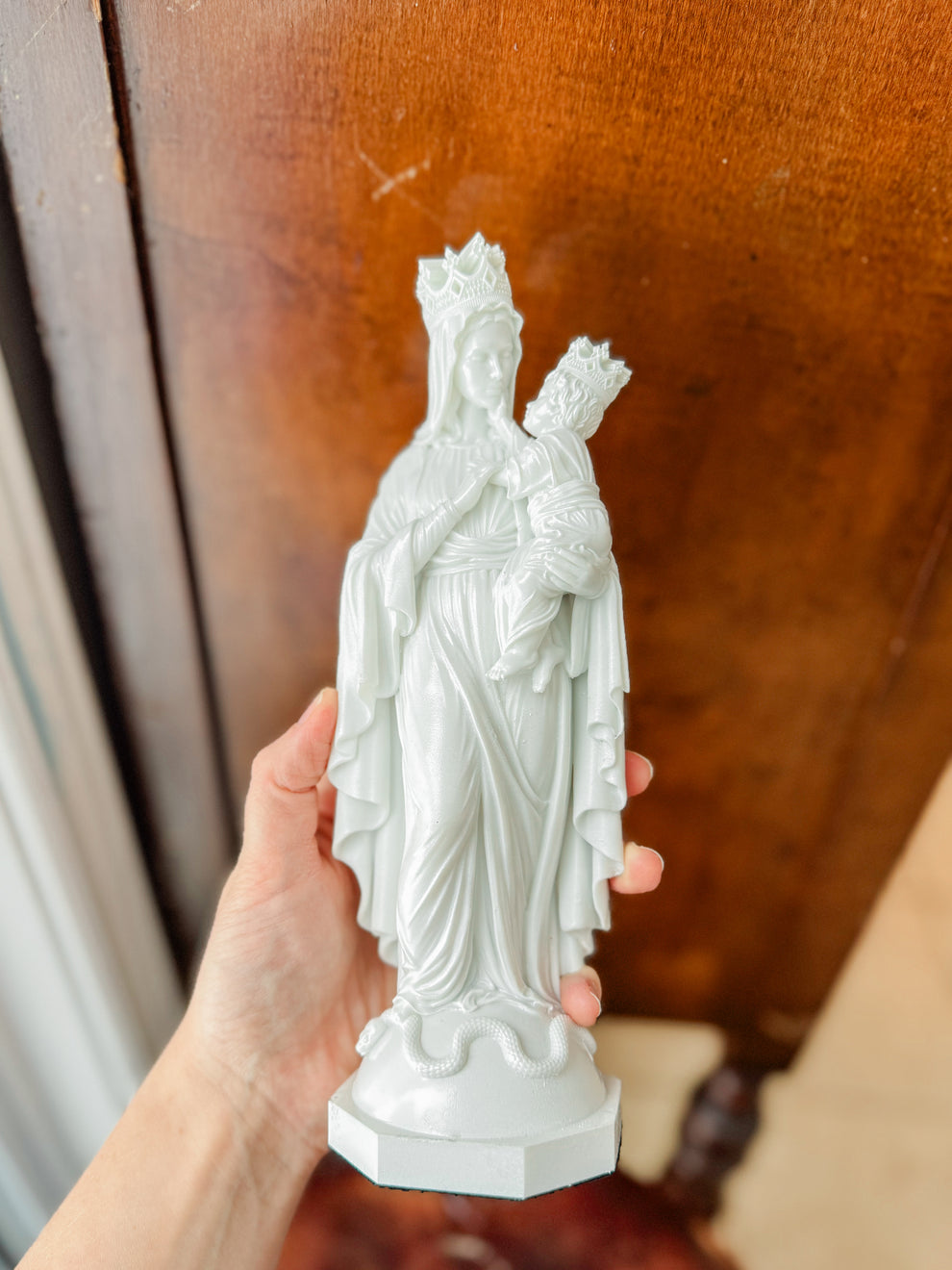 Regina Caeli Statue – Catholic Made Goods