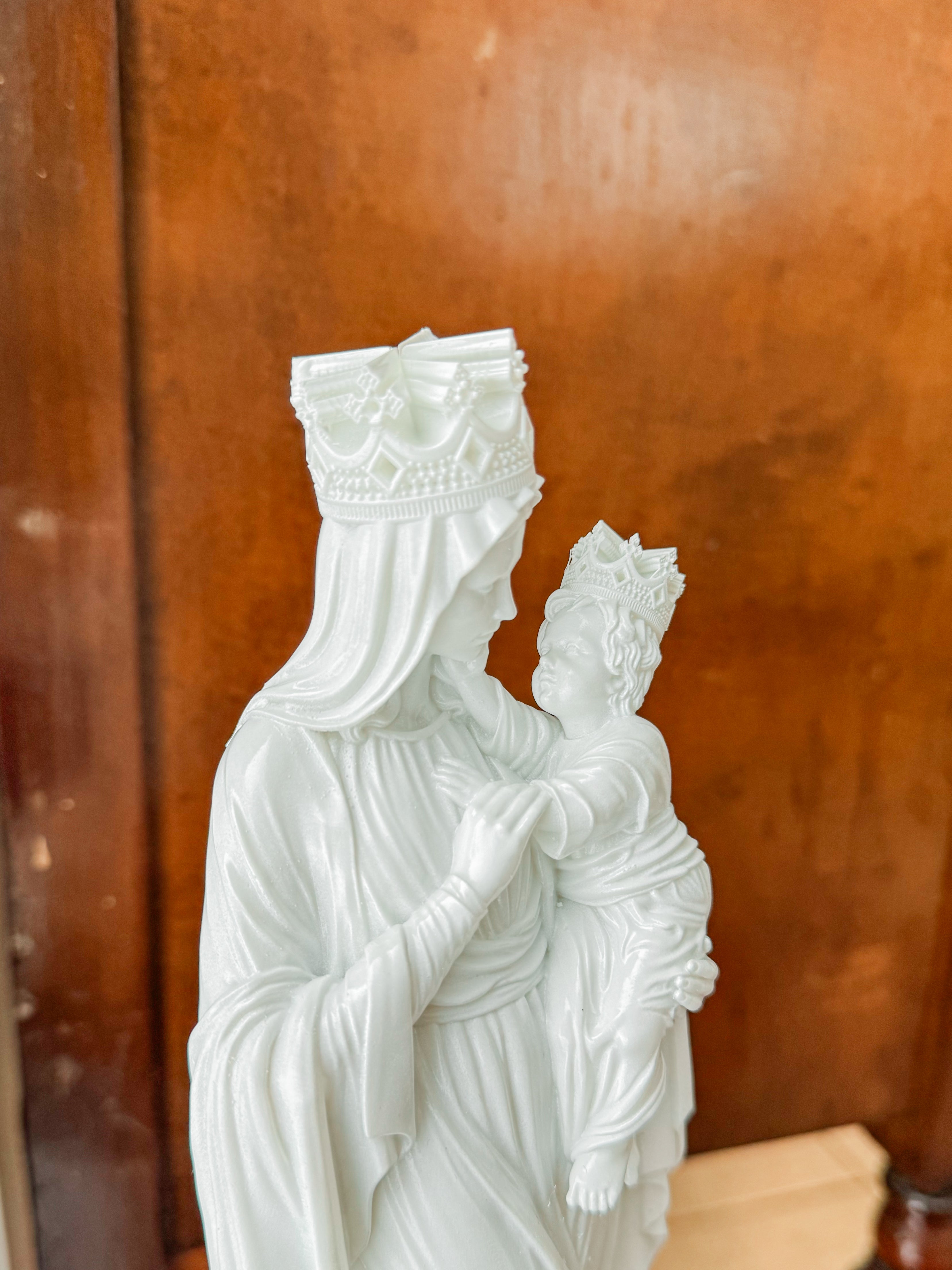Regina Caeli Statue – Catholic Made Goods