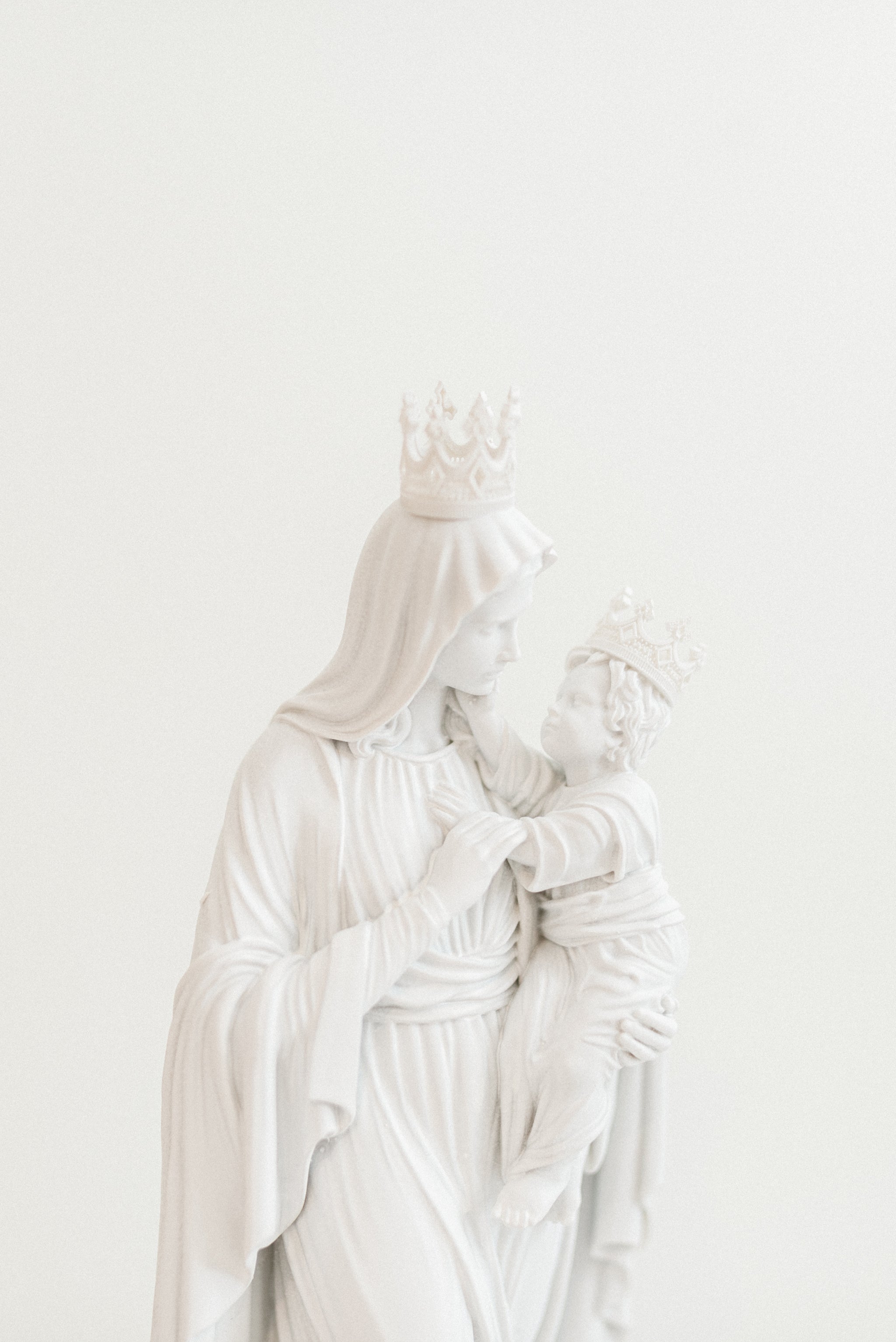 Regina Caeli Statue – Catholic Made Goods